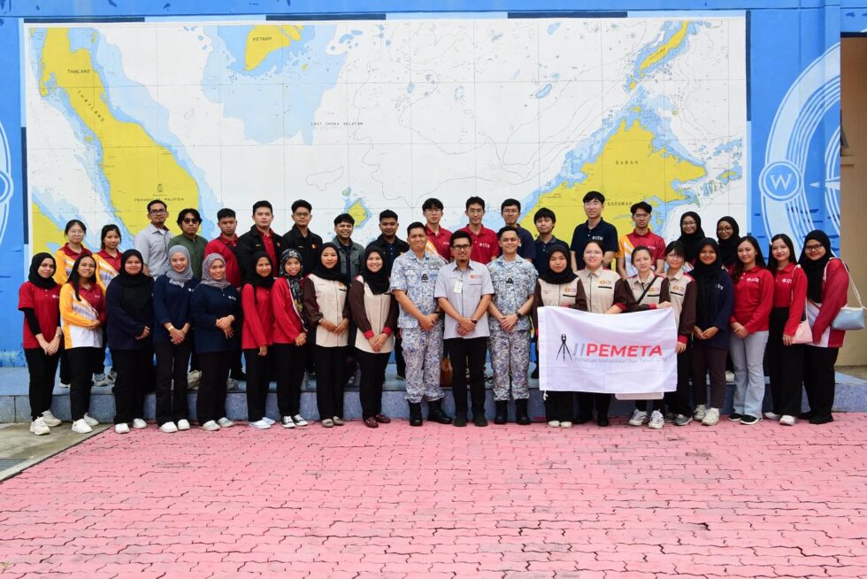 Lawatan Pelajar FABU di Pusat Hidrografi Nasional. | Faculty of Built ...