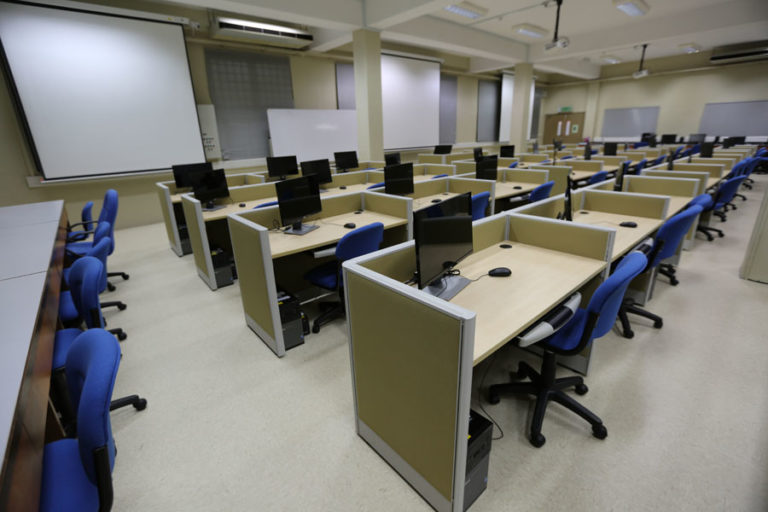 Makmal Komputer Ukur Bahan | Faculty of Built Environment and Surveying